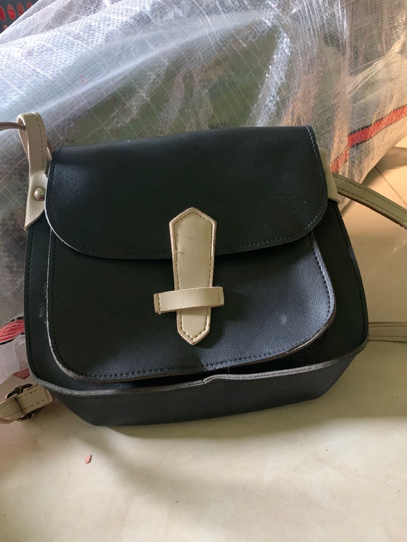 Tas Kecil Miniso, Barang Mewah, Tas & Dompet di Carousell