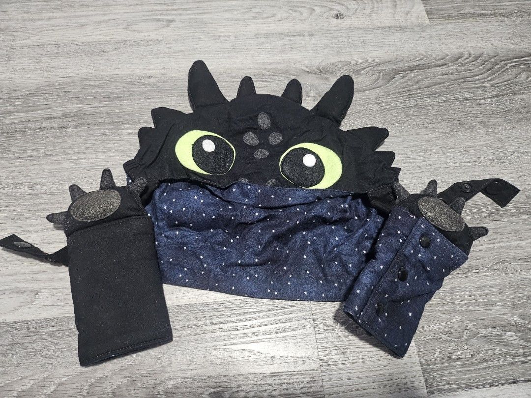 Tula Explore Custom Toothless hood and droolpad from The Mamacat ...