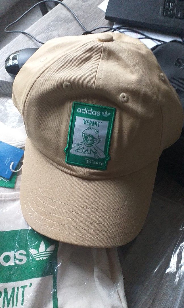 Adidas kermit original, Men's Fashion, Activewear on Carousell