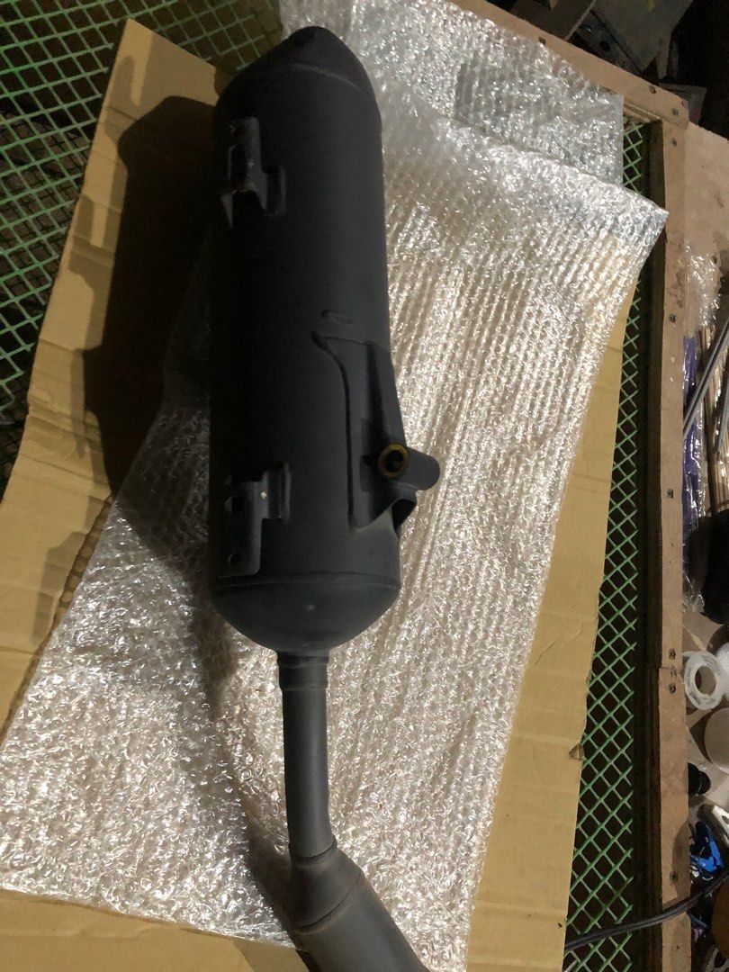 Aerox v2 stock pipe with heat guard, Car Parts & Accessories, Mufflers ...