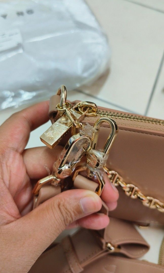 Mae Chain Pochette Christy Ng, Women's Fashion, Bags & Wallets ...
