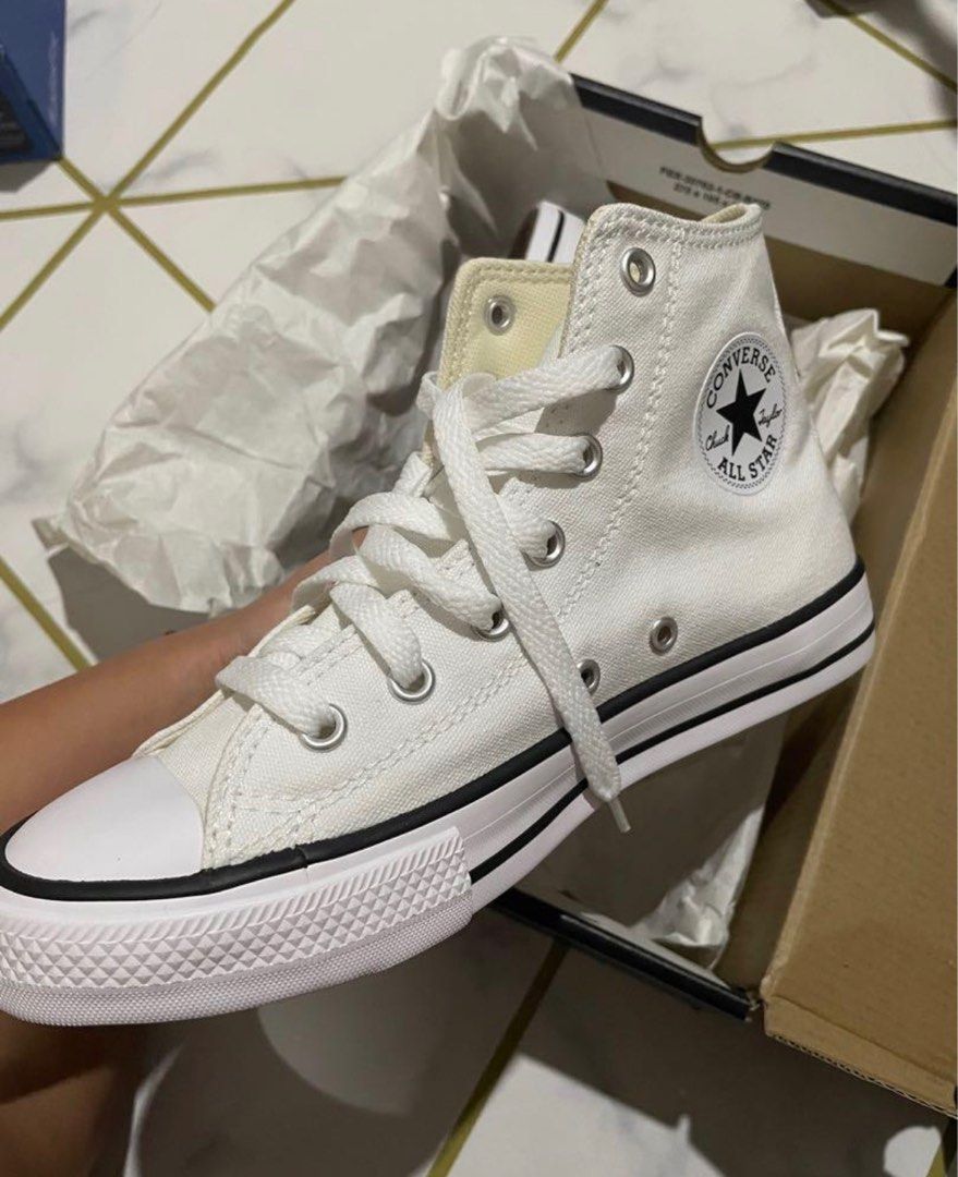 Converse Chuck Taylor Signature on Carousell