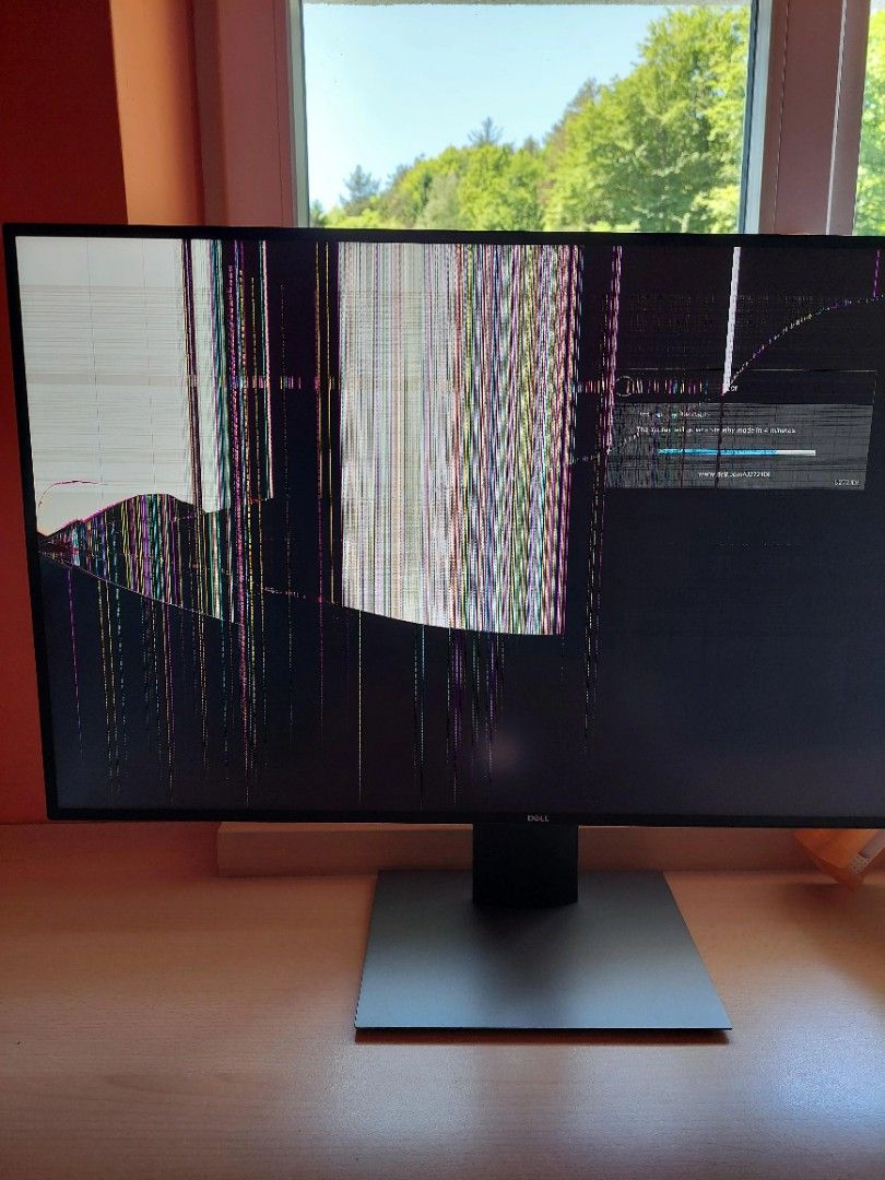 Dell U2722D monitor with broken Screen, Computers & Tech, Parts ...