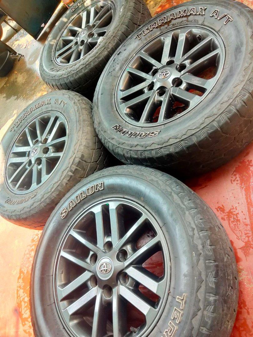 Fortuner Kalesa 17" black edition mags (with free tires), Car Parts ...