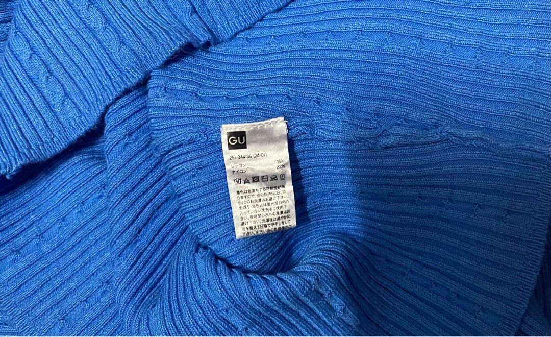 Gu By: Uniqlo Knit Scorpion sweater cropped on Carousell