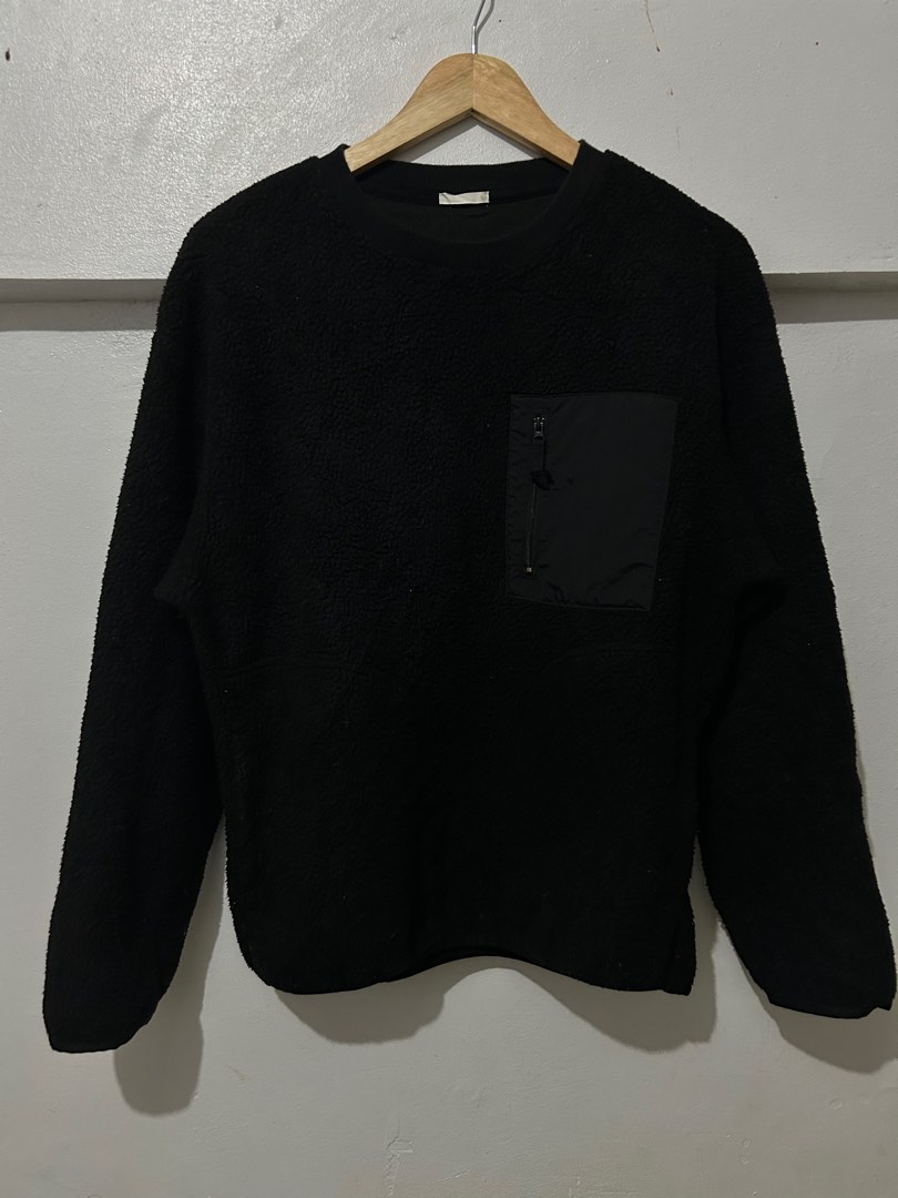 GU fleece, Men's Fashion, Activewear on Carousell