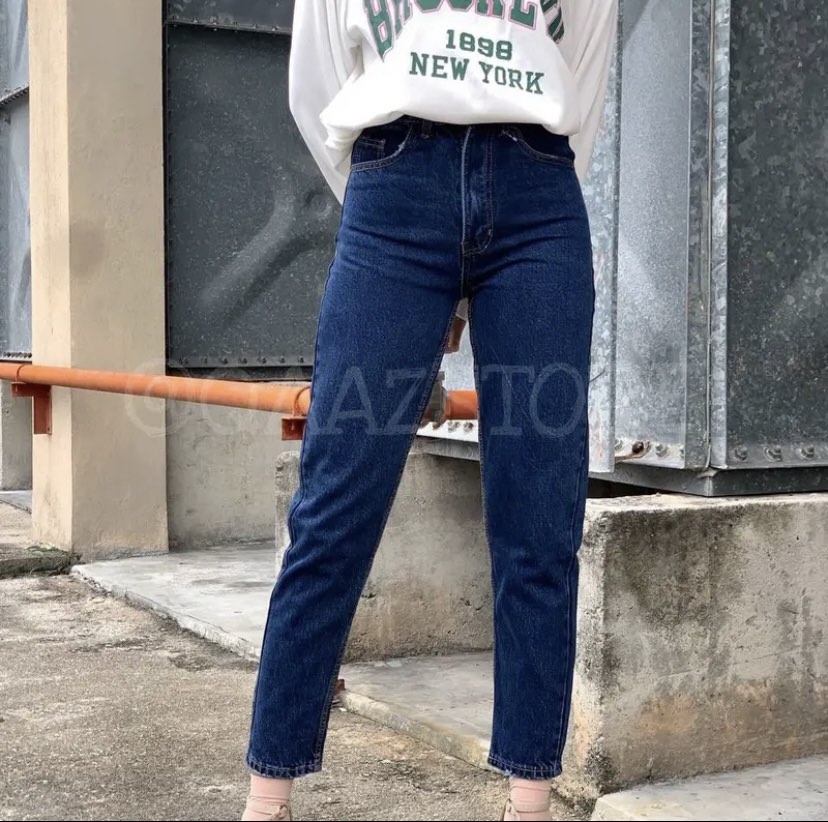 Moms Jeans, Women's Fashion, Bottoms, Jeans & Leggings on Carousell