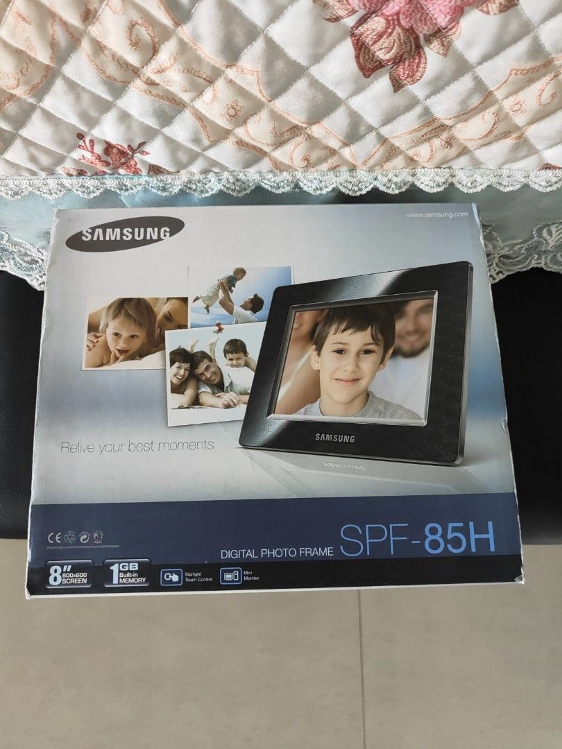 Samsung digital photo frame, Computers & Tech, Laptops & Notebooks on Carousell