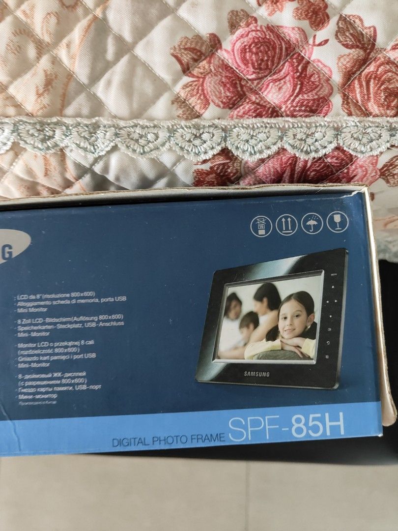 Samsung digital photo frame, Computers & Tech, Laptops & Notebooks on Carousell