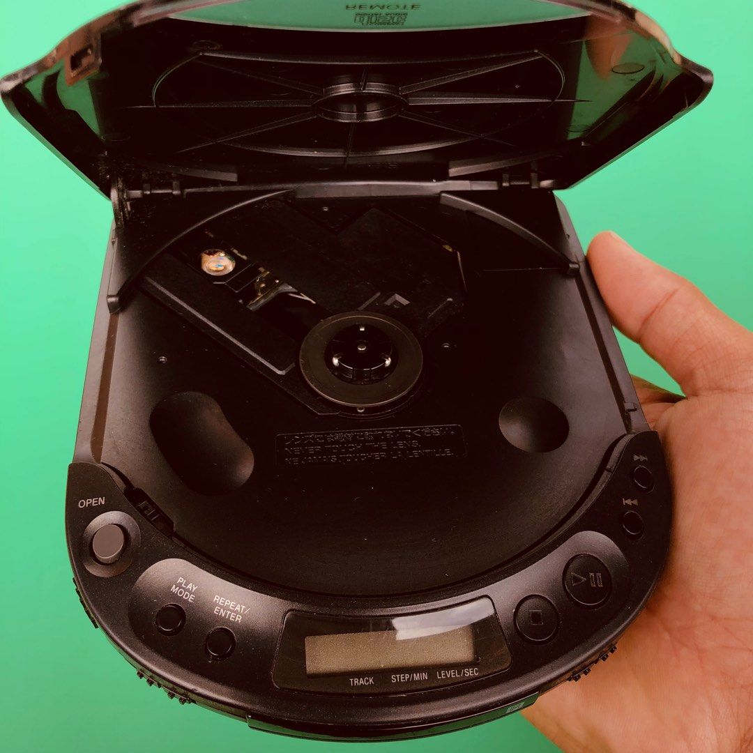 Sony Discman Walkman Portable Compact CD player Model | D-225CR, Hobbies & Toys, Music & Media ...