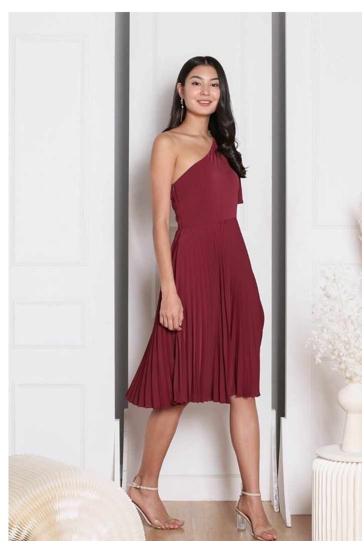 TOPAZETTE Pleated Dress Toga in Wine, Women's Fashion, Dresses & Sets ...