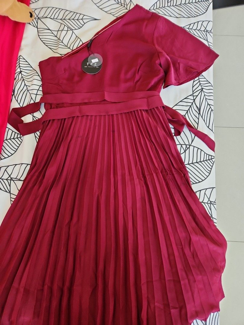 TOPAZETTE Pleated Dress Toga in Wine, Women's Fashion, Dresses & Sets ...