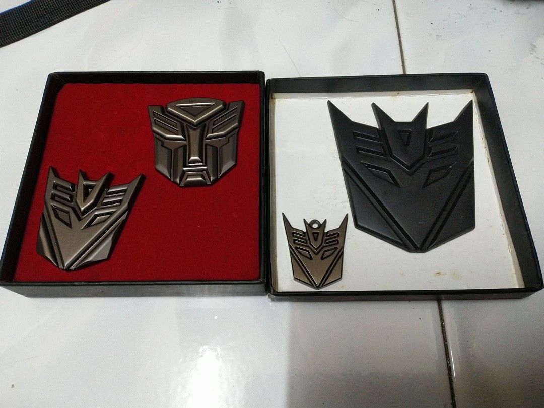 Transformers badges, Hobbies & Toys, Toys & Games on Carousell
