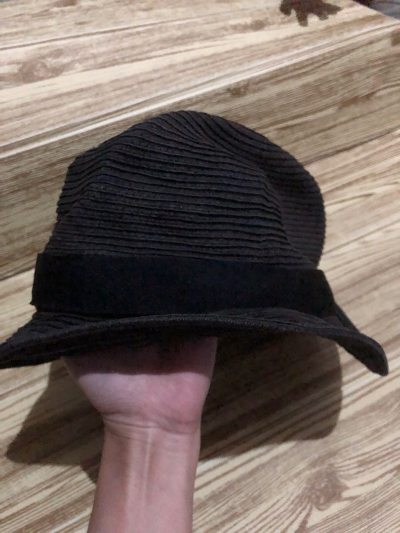 Uniqlo Bowler Hat topi pantai santai fedora hat, Fesyen Wanita ...