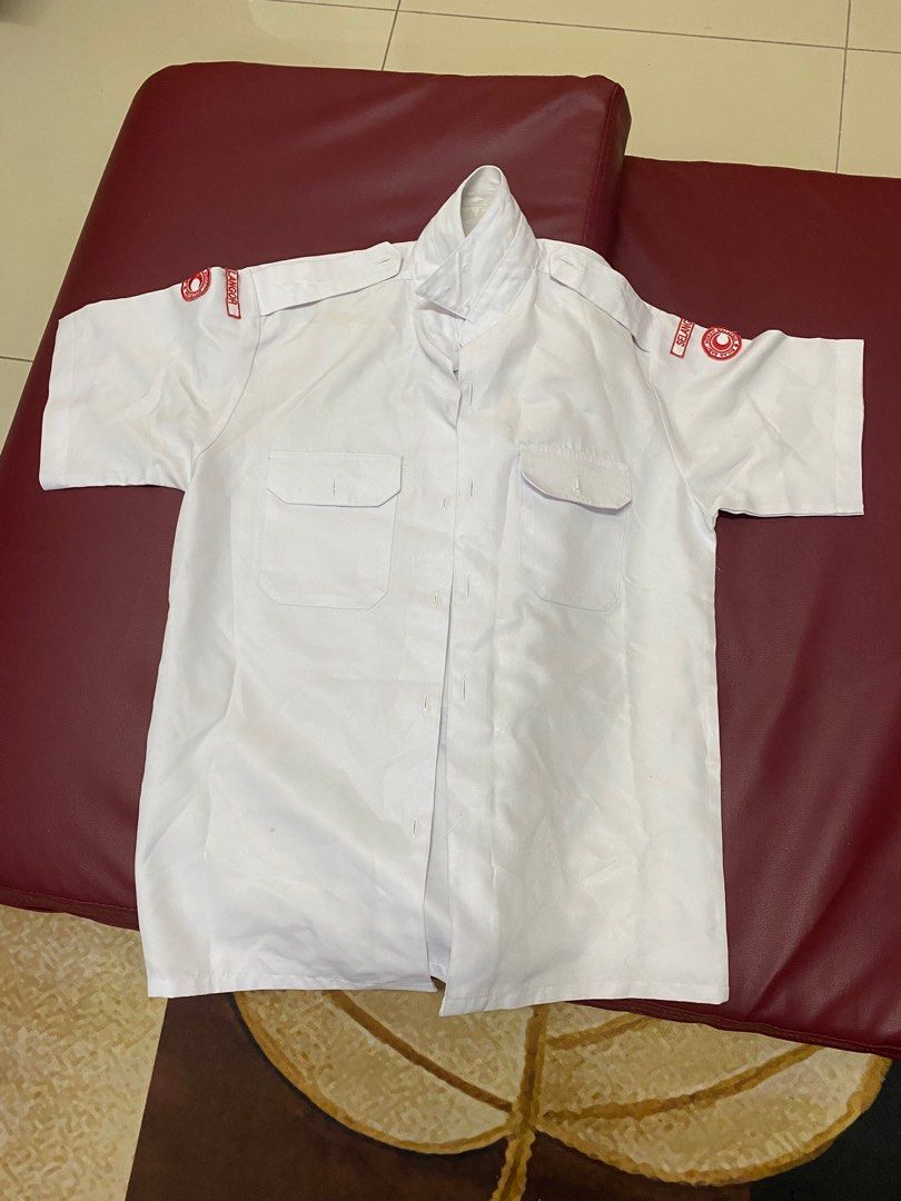 Unisex ST John ambulans uniform & lab coat, Men's Fashion, Coats ...