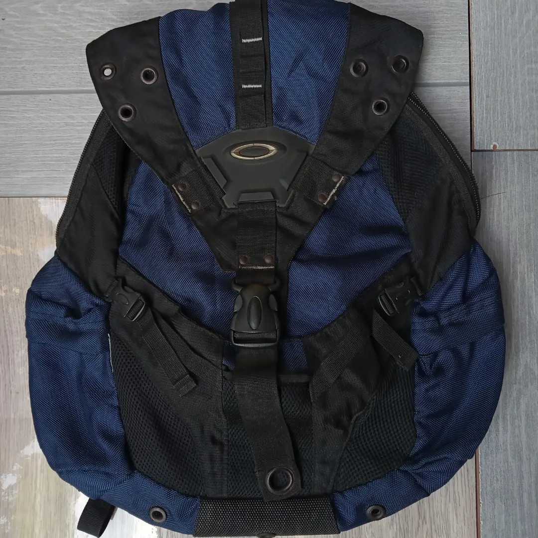 Vintage Oakley Backpack on Carousell