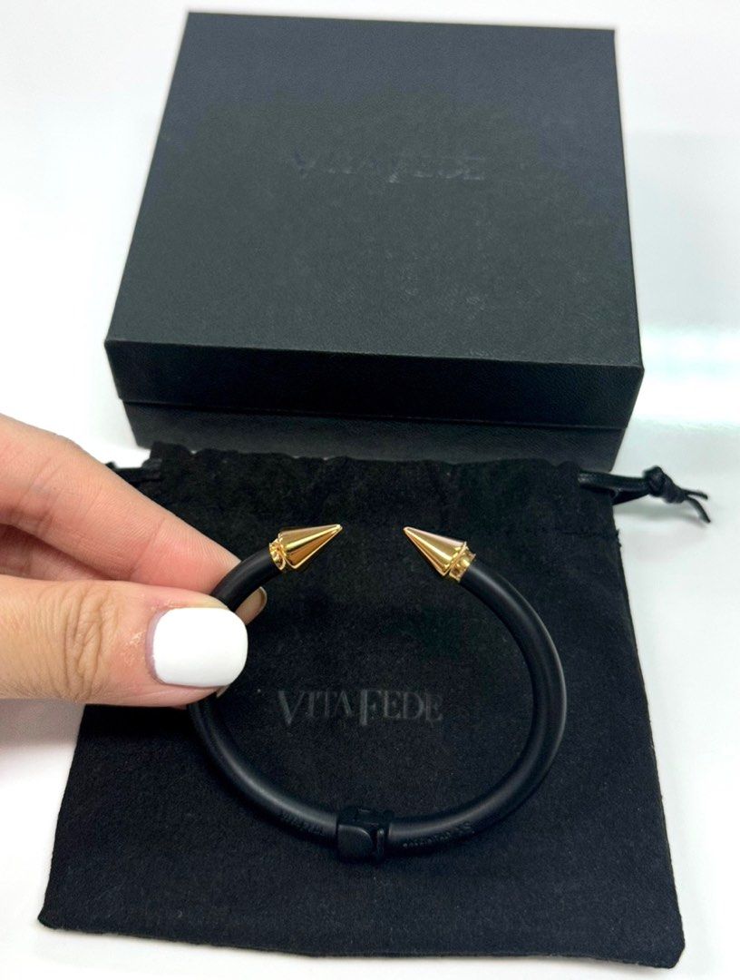 全新Vita Fede 手環 mini Titan 經典卯丁手環 霧黑配金頭手環 中款 尺寸XS, 她的時尚, 珠寶、飾品與收納, 手鍊在旋轉拍賣