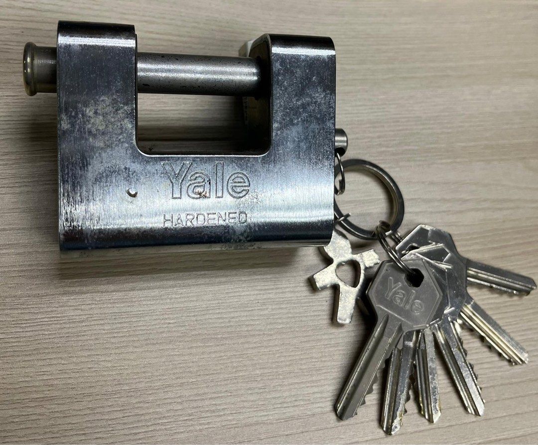 Yale door lock with 6 original keys, Furniture & Home Living, Security ...