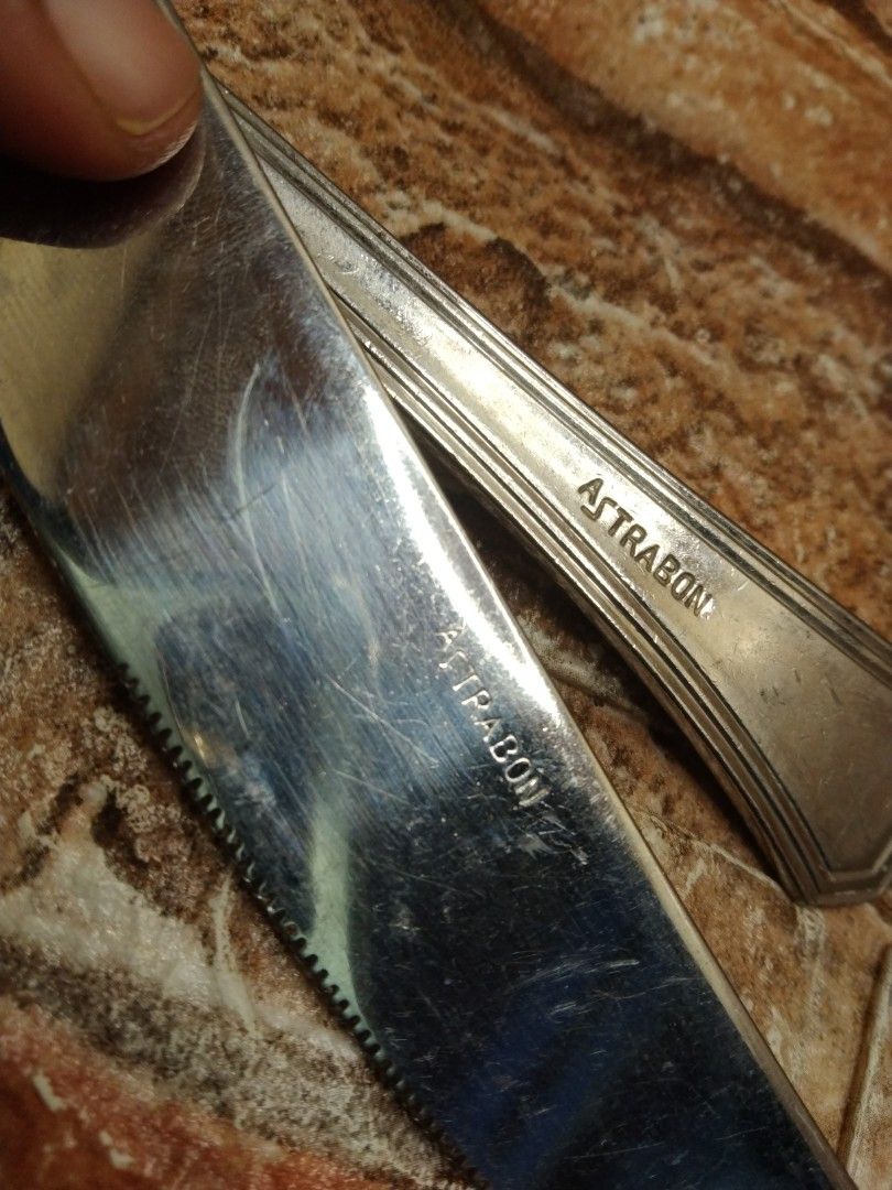 Astrabon garpu makan & pisau steak besar, Kitchen & Appliances di Carousell