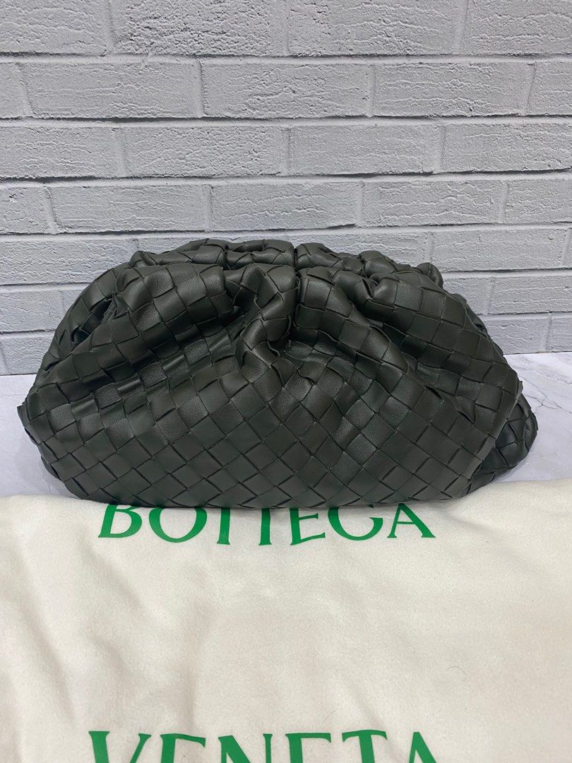 BOTTEGA the clucth green leather 2022 GHW Size 36x18x12 Db,booklet @23 ...