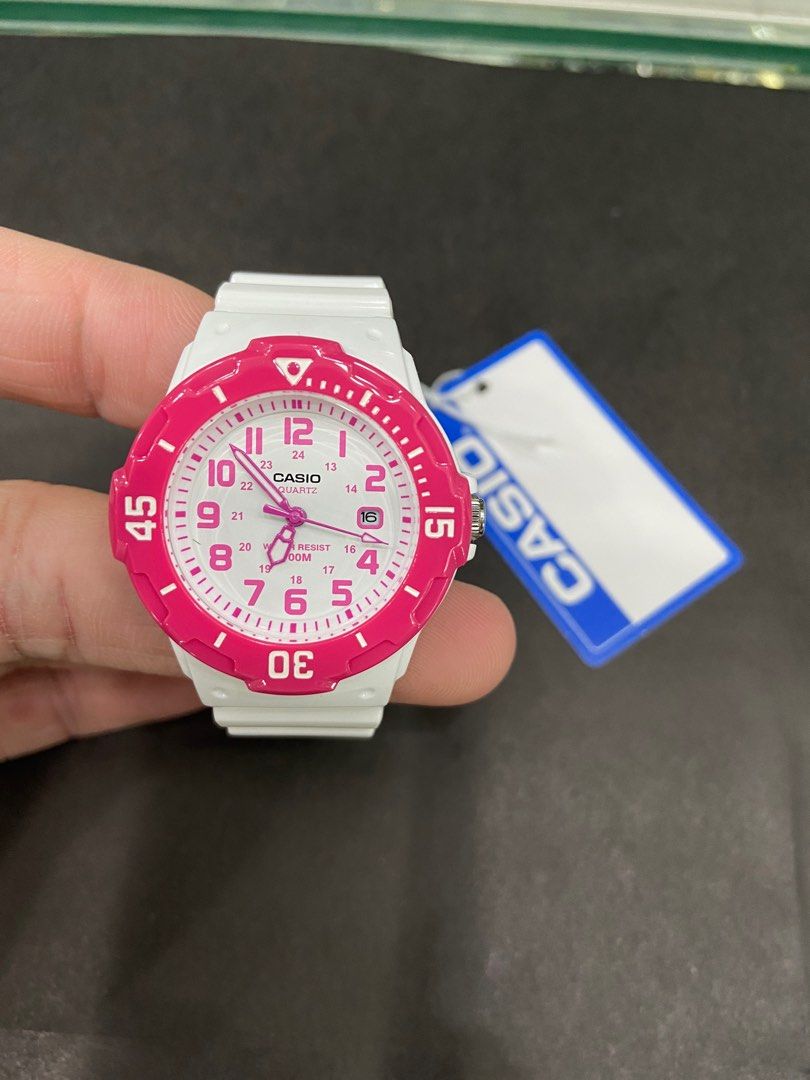CASIO 卡西歐 潛水風格為概念的(女錶) 日期顯示窗 紅白配色面盤 LRW-200H-4B, 她的時尚, 手錶及配件, 手錶在旋轉拍賣