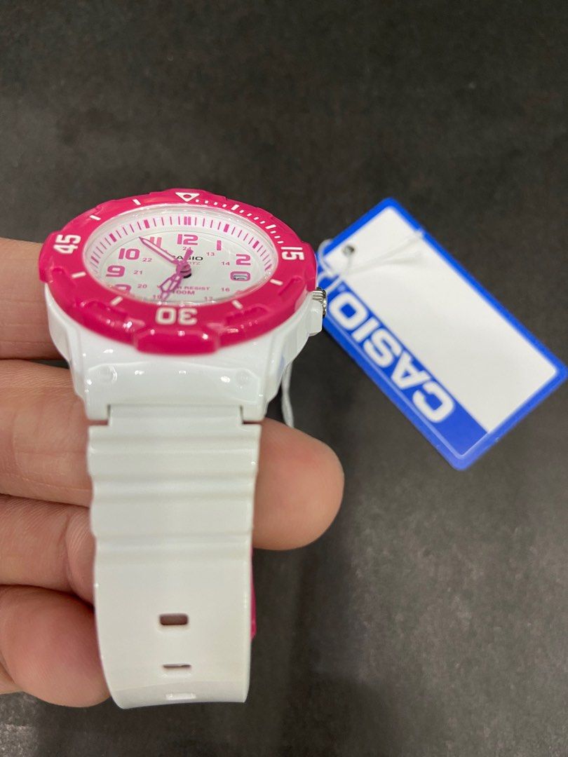 CASIO 卡西歐 潛水風格為概念的(女錶) 日期顯示窗 紅白配色面盤 LRW-200H-4B, 她的時尚, 手錶及配件, 手錶在旋轉拍賣