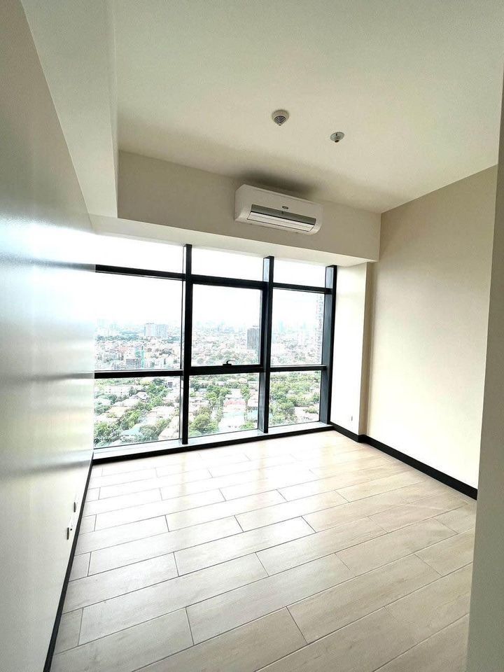CHEAPEST Salcedo Skysuites 2 Bedroom FOR SALE with parking FOREIGN ...