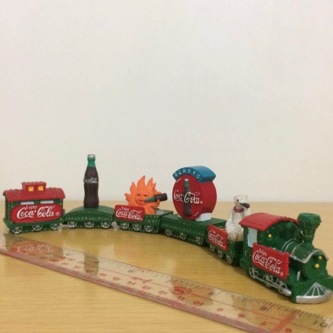 Coca cola train (porcelain), 興趣及遊戲, 收藏品及紀念品, 古董收藏 - Carousell