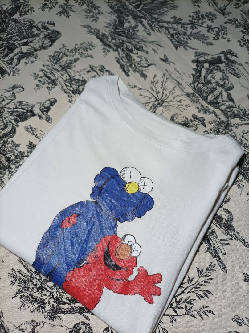 Elmo x kaws tee on Carousell