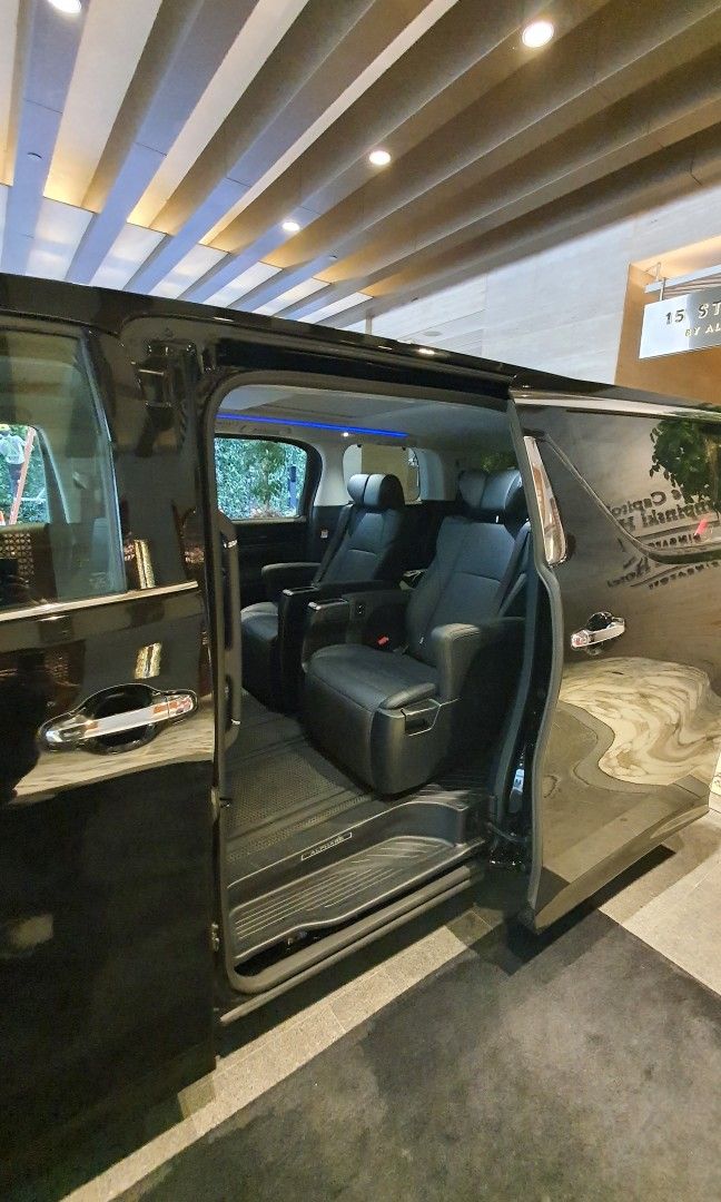 Limousine service / Hourly booking / Airport transfer / disposal ...