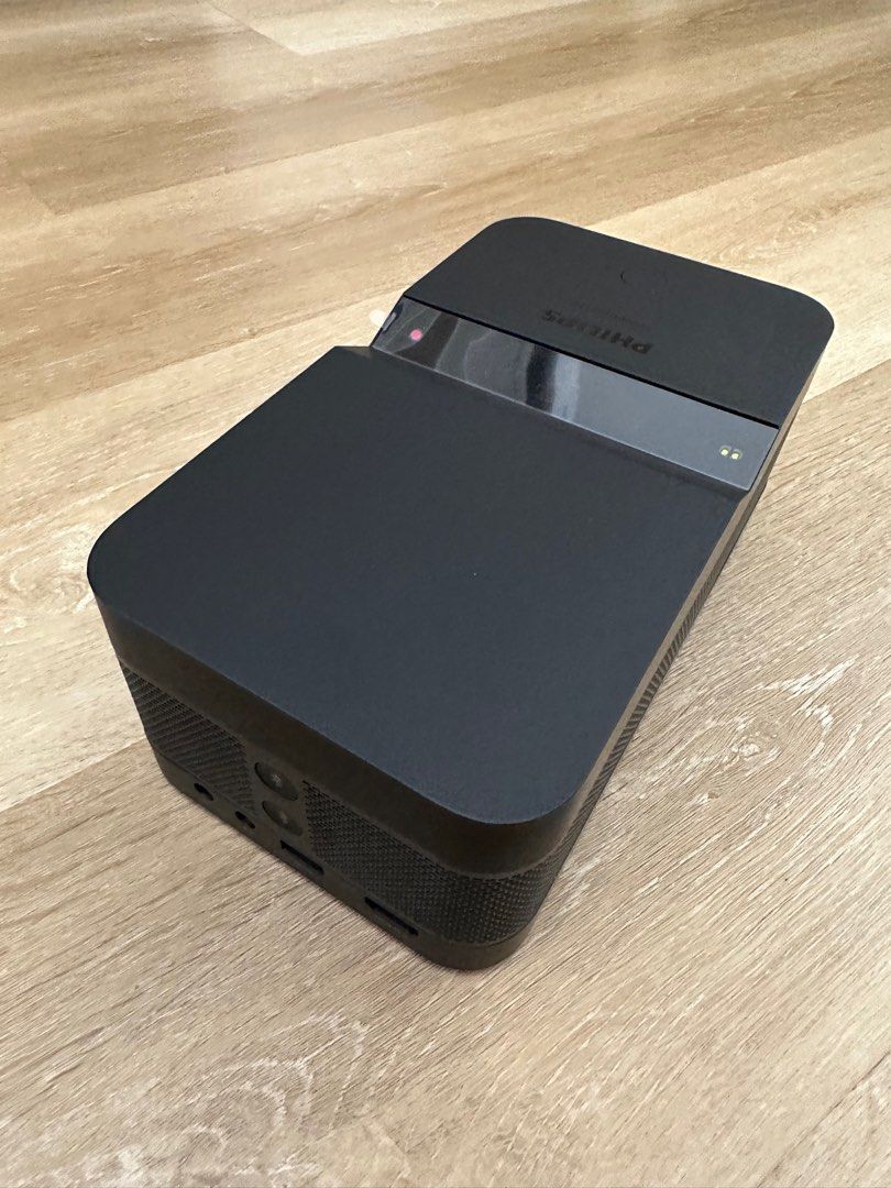 Philips screeneo U4 UST projector, TV & Home Appliances, TV ...