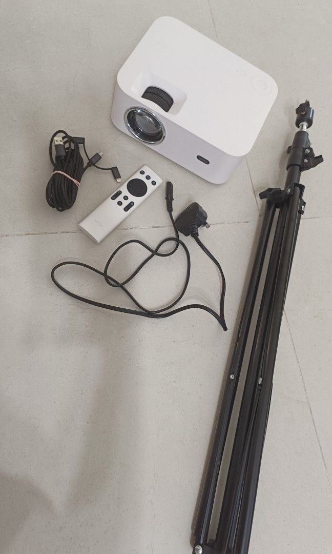 Wanbo Projector with HDMI STAND & CONTROLLER, TV & Home Appliances, TV ...