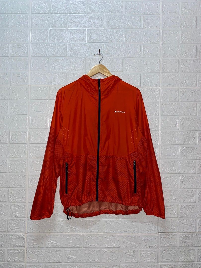 Quechua lightweight windbreaker, Men's Fashion, Activewear on Carousell