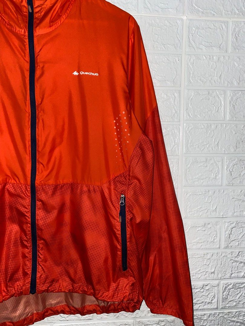 Quechua lightweight windbreaker, Men's Fashion, Activewear on Carousell
