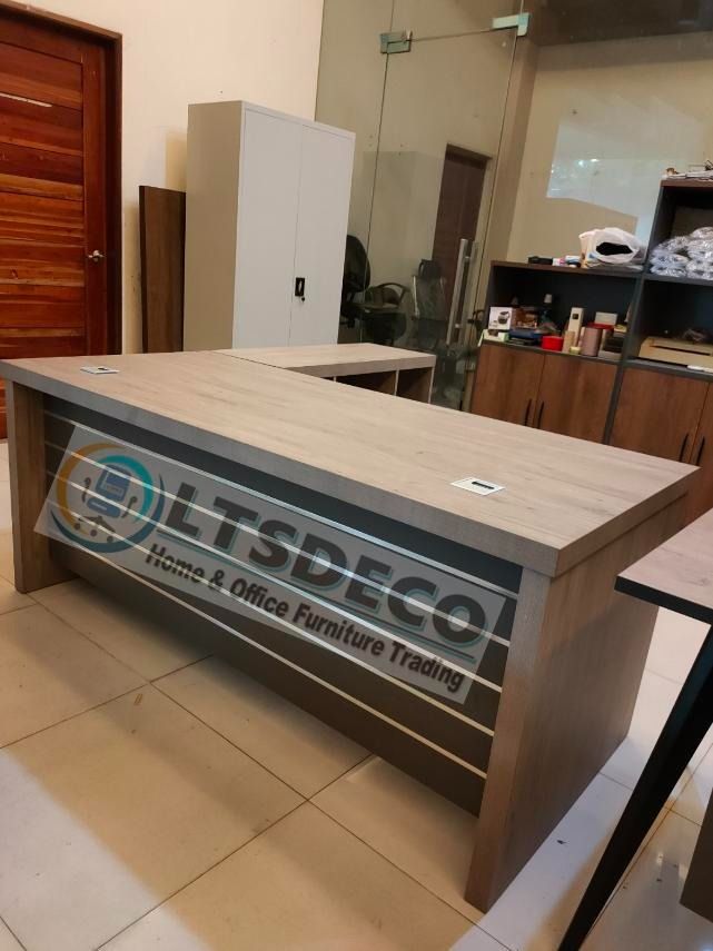 READY MADE OFFICE TABLE OFFICE PARTITION on Carousell
