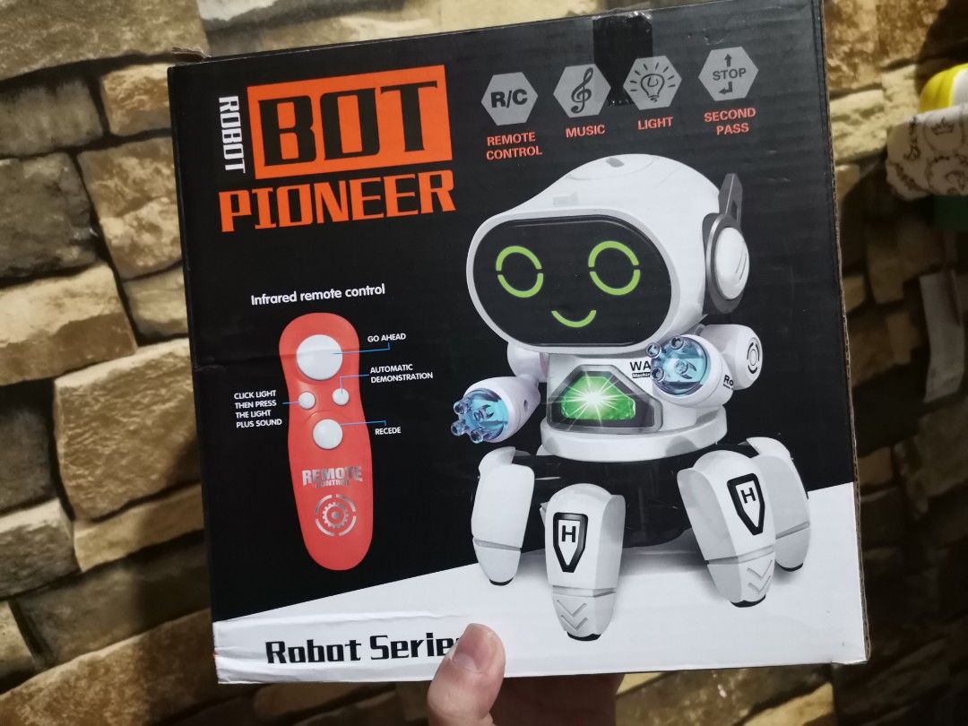Robot Bot Pioneer Toy robot w/ Remote controller, Hobbies & Toys, Toys ...