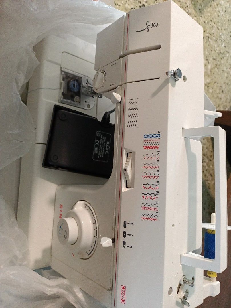 SINGER SEWING MACHINE 2810, TV & Home Appliances, Other Home Appliances ...