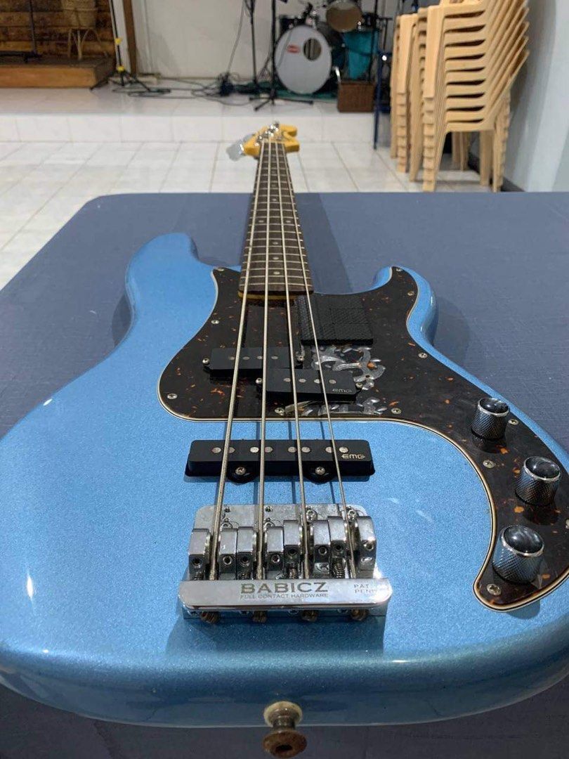Squier VM Precision Bass, Hobbies & Toys, Music & Media, Musical ...