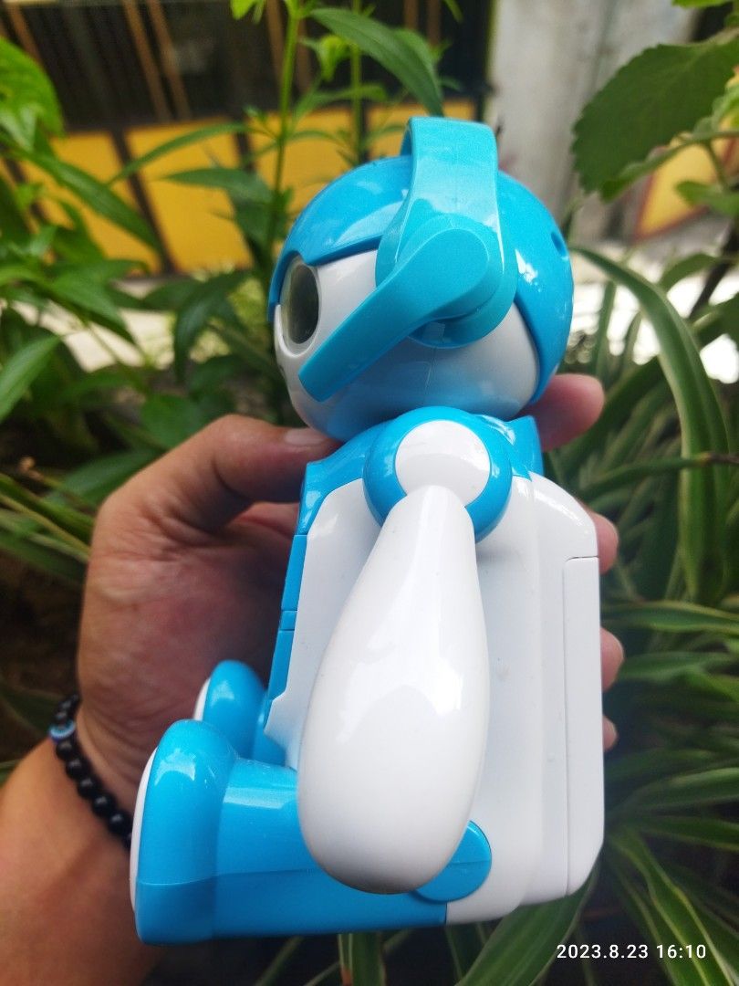 Talking robot, Hobbies & Toys, Toys & Games on Carousell
