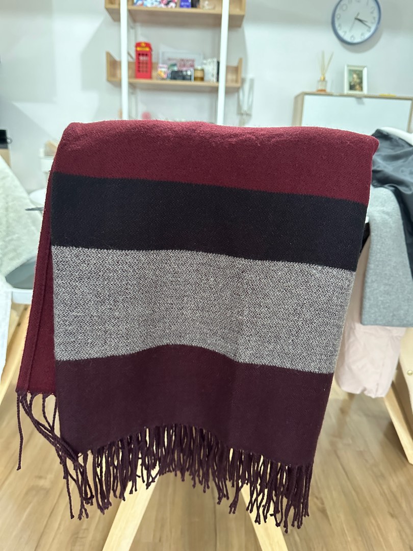 Uniqlo Two Way Stole, Women's Fashion, Watches & Accessories, Scarves ...