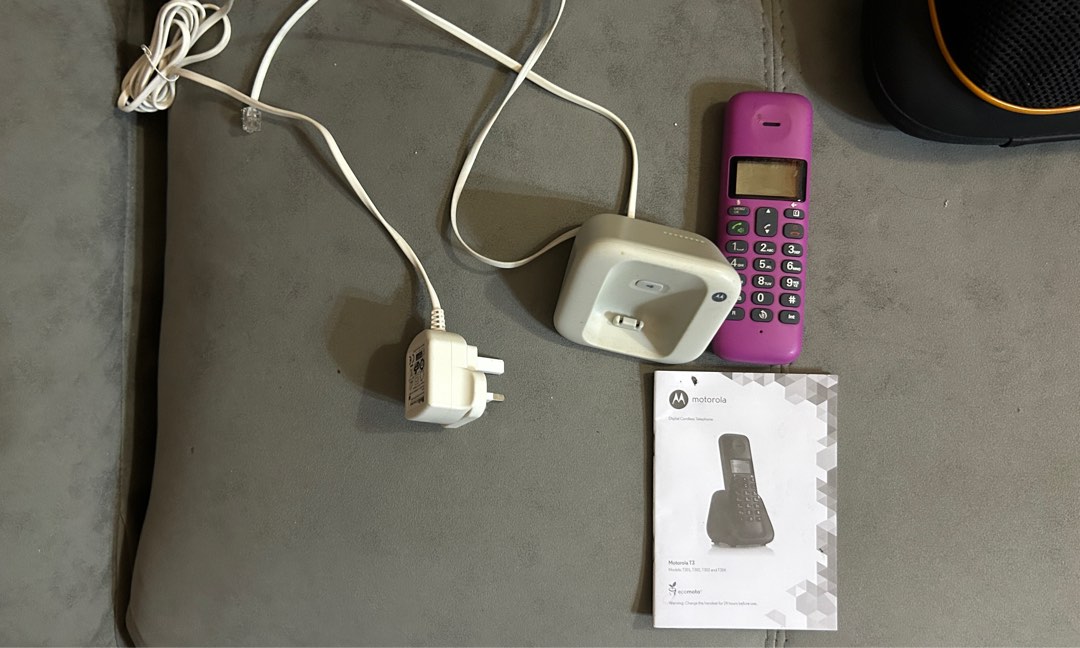 Vintage Motorola T3 landline digital cordless telephone, Everything ...