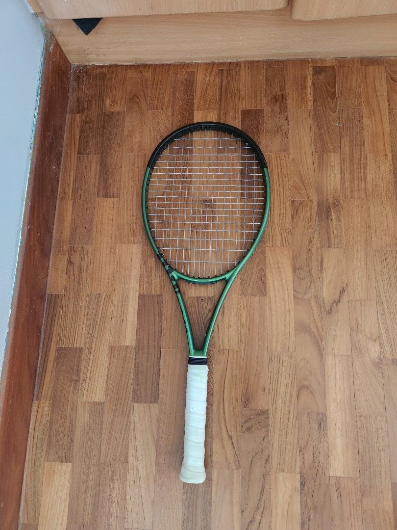 Wilson Blade V8 Team, Sports Equipment, Sports & Games, Racket & Ball Sports on Carousell
