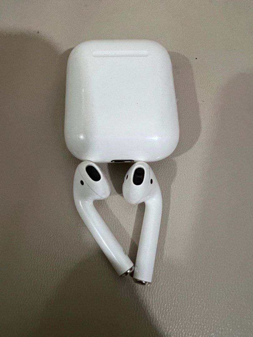 Apple Airpods 1 Gen, Audio, Earphones on Carousell