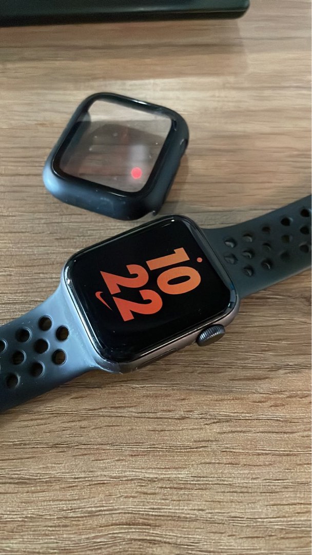 apple watch s5 nike, Men's Fashion, Watches & Accessories, Watches on ...
