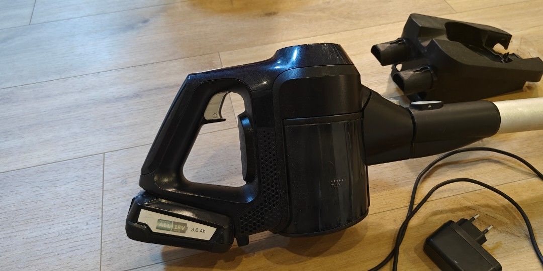Bosch V6 wireless cordless vacuum cleaner, Furniture & Home Living ...