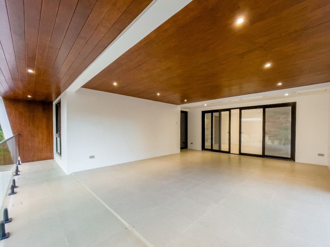 Capitol Hills Golf Subdivision Luxury Living: Exquisite 7-Bedroom ...