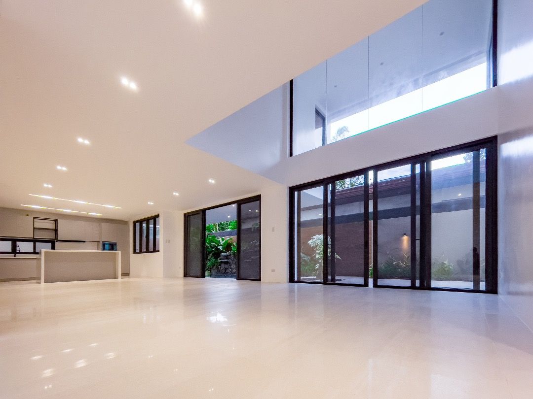 Capitol Hills Golf Subdivision Luxury Living: Exquisite 7-Bedroom ...