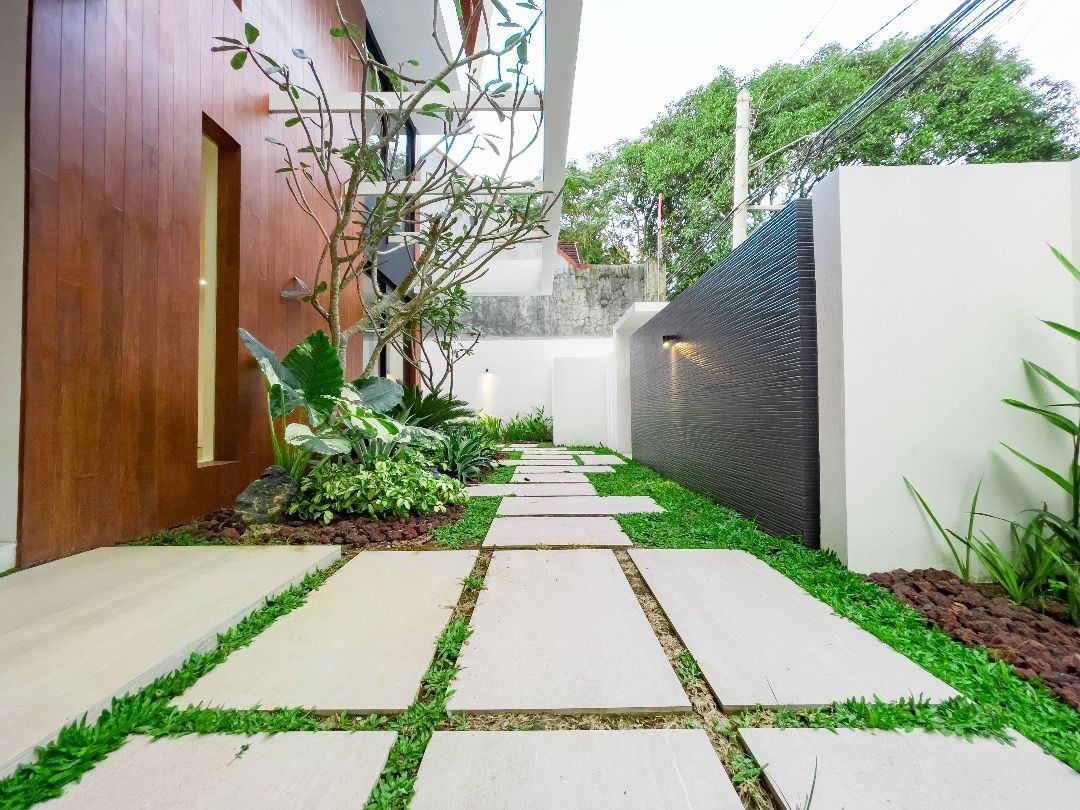 Capitol Hills Golf Subdivision Luxury Living: Exquisite 7-Bedroom ...