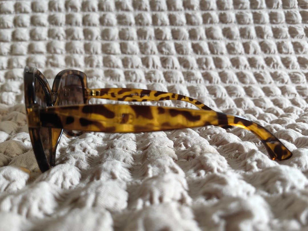 CE UKCA 83269 SUNGLASSES Eyewear on Carousell