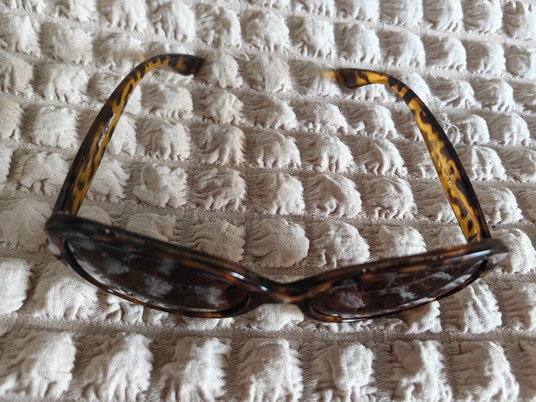 CE UKCA 83269 SUNGLASSES Eyewear on Carousell